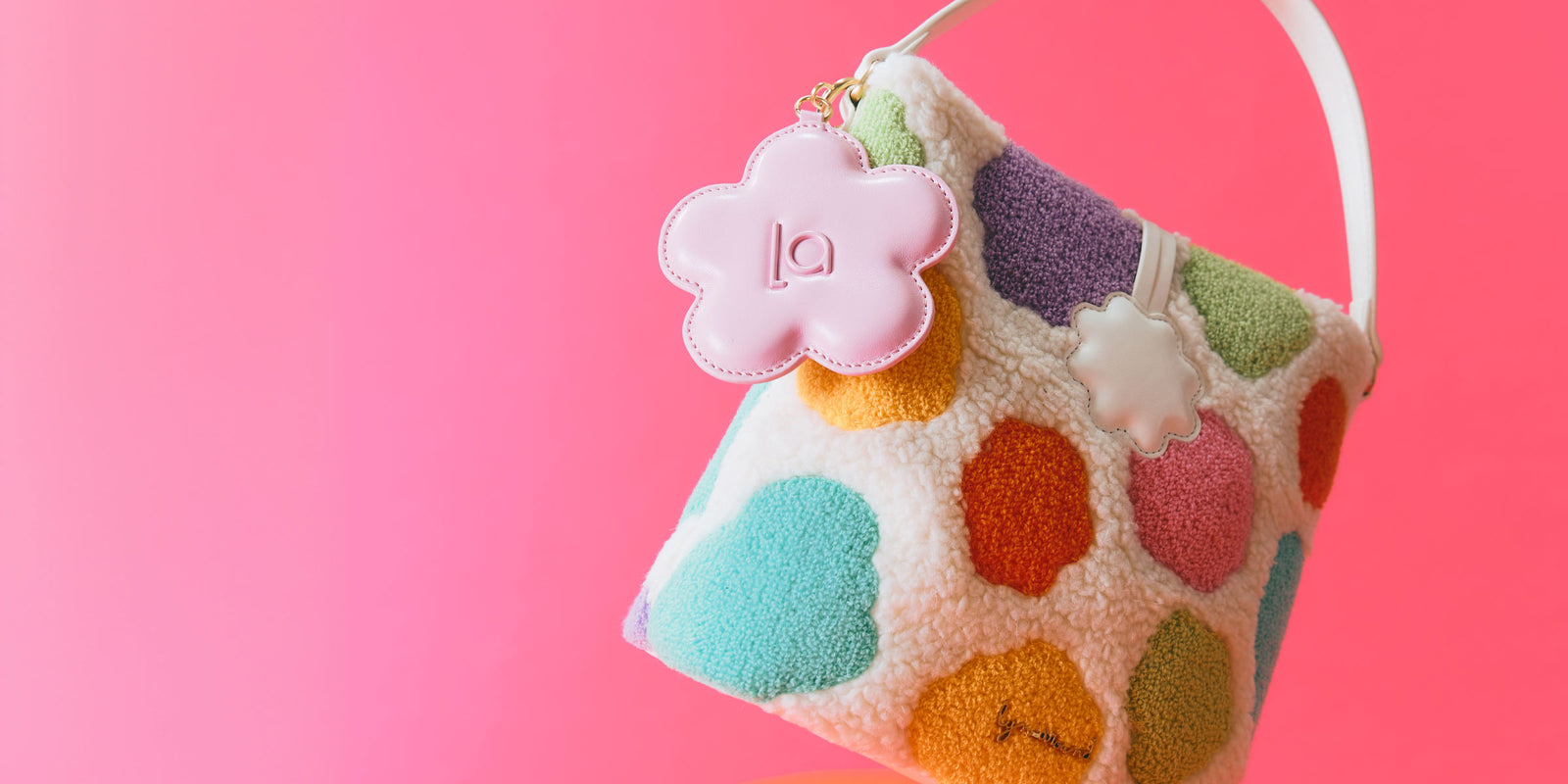 สร้างสไตล์ที่โดดเด่นด้วย PRE - FALL 2024 | ช้อป Lyn around ออนไลน์