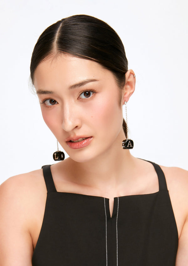 สร้างสไตล์ที่โดดเด่นด้วย Neodice Earrings | ช้อป Lyn around ออนไลน์