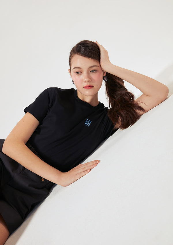 สร้างสไตล์ที่โดดเด่นด้วย เสื้อยืดแขนสั้น ปักโลโก้ คอลเลกชัน LNRD ...